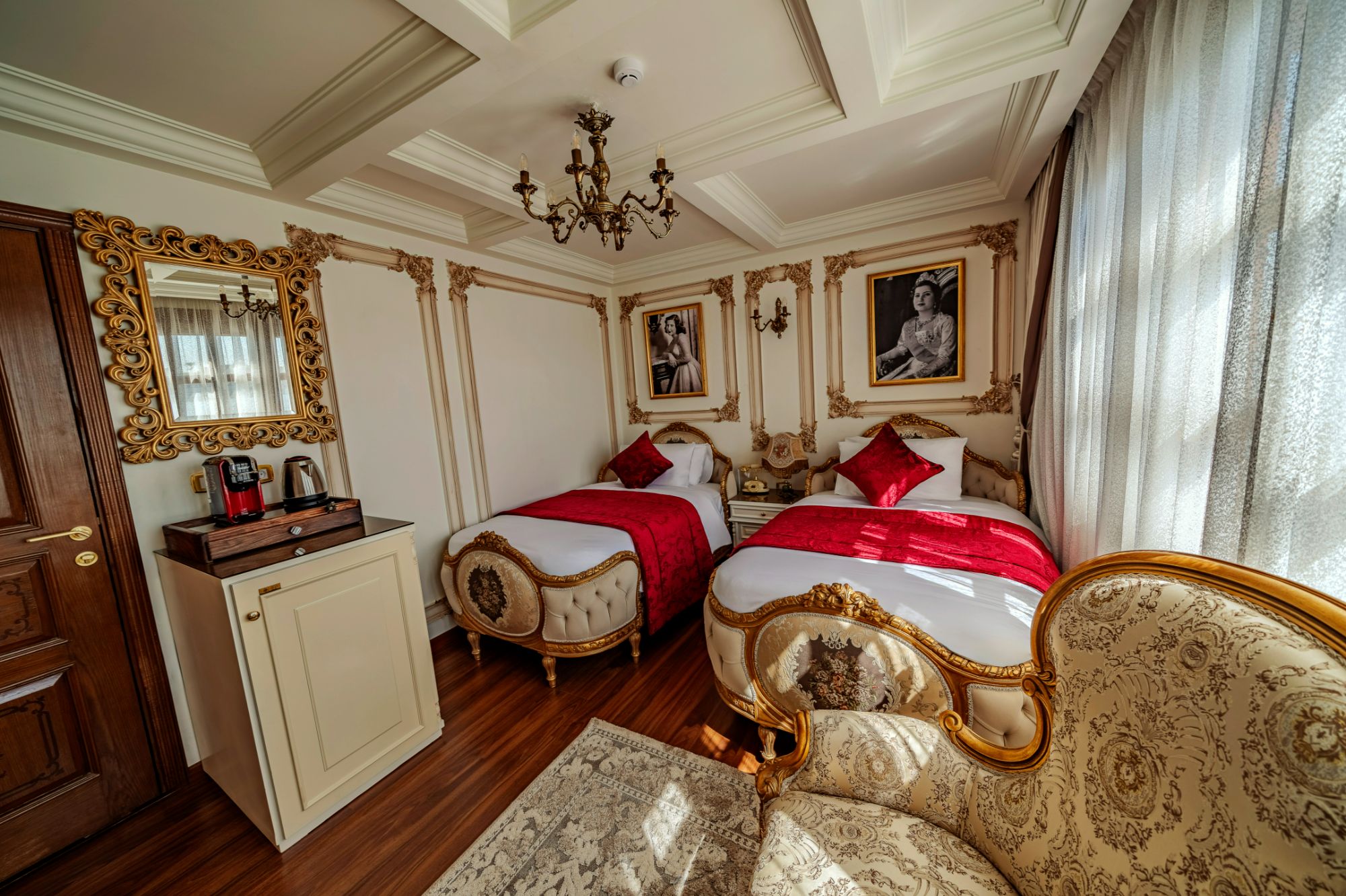 Queen Narriman Suite | Dahbiya Nile Cruise | Luxury Nile Cruise