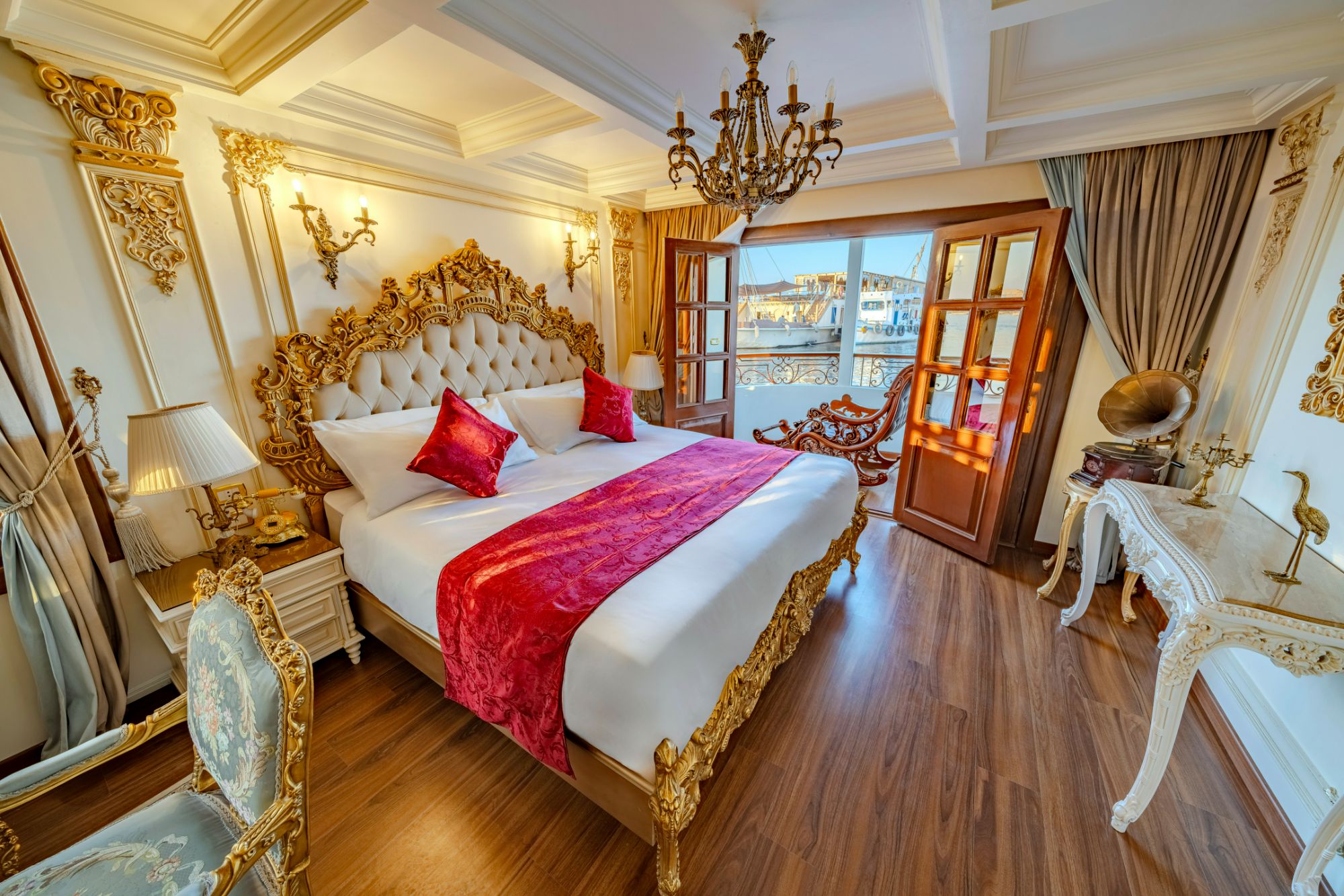 Queen Nazli Royal Suite | Dahbiya Nile Cruise